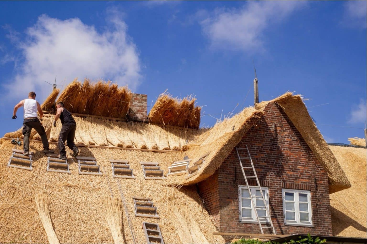 How to Thatch a Roof: The Complete Guide - Apex Restoration & Roofing